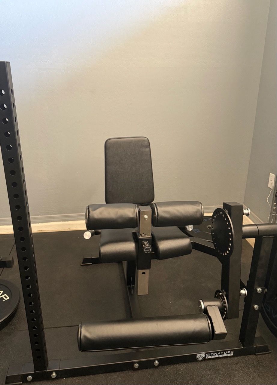 Leg extension machine for Sale in Laveen Village, AZ - OfferUp