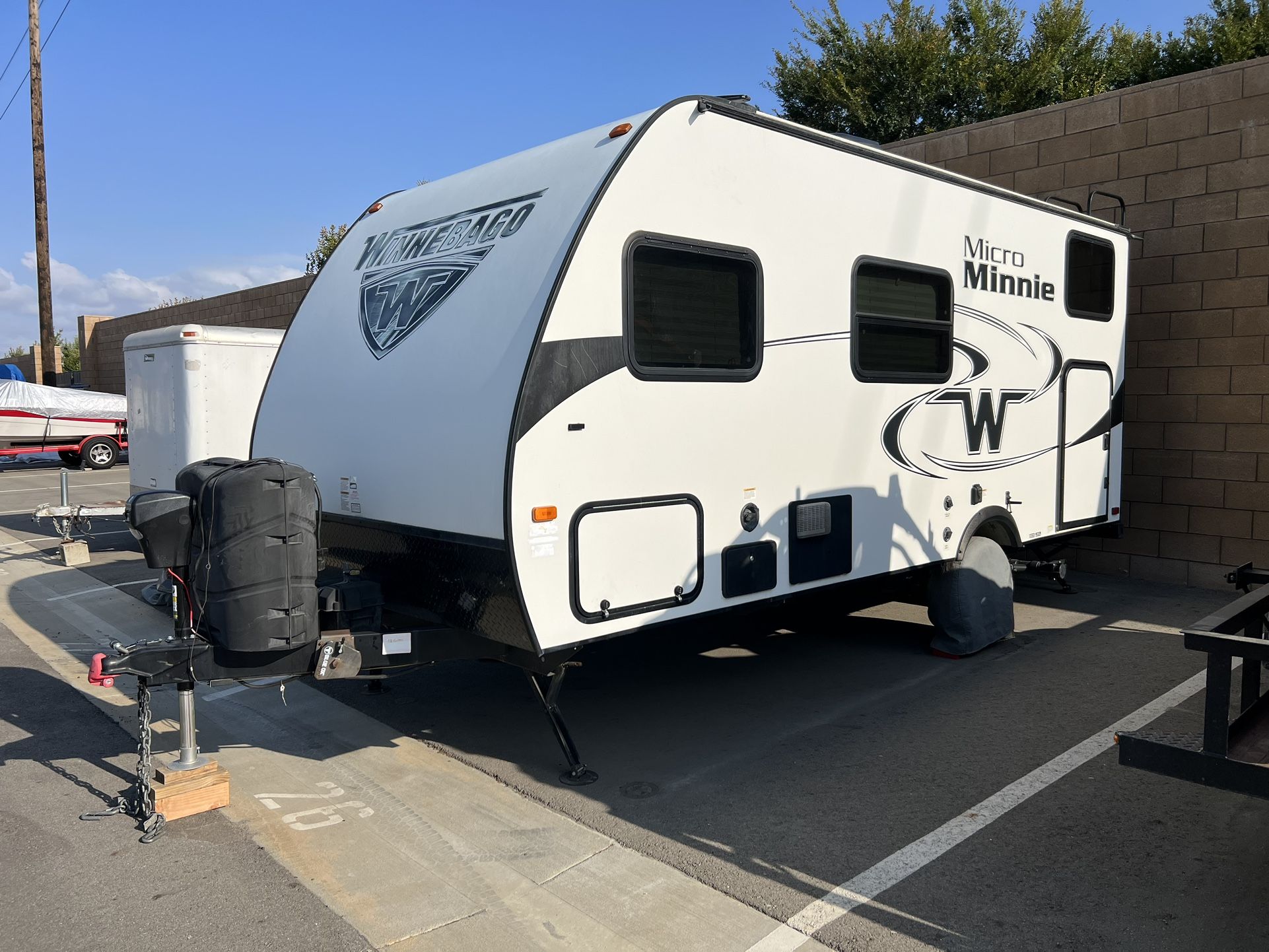 2017 Winnebago Micro Minnie for Sale in Chino, CA - OfferUp