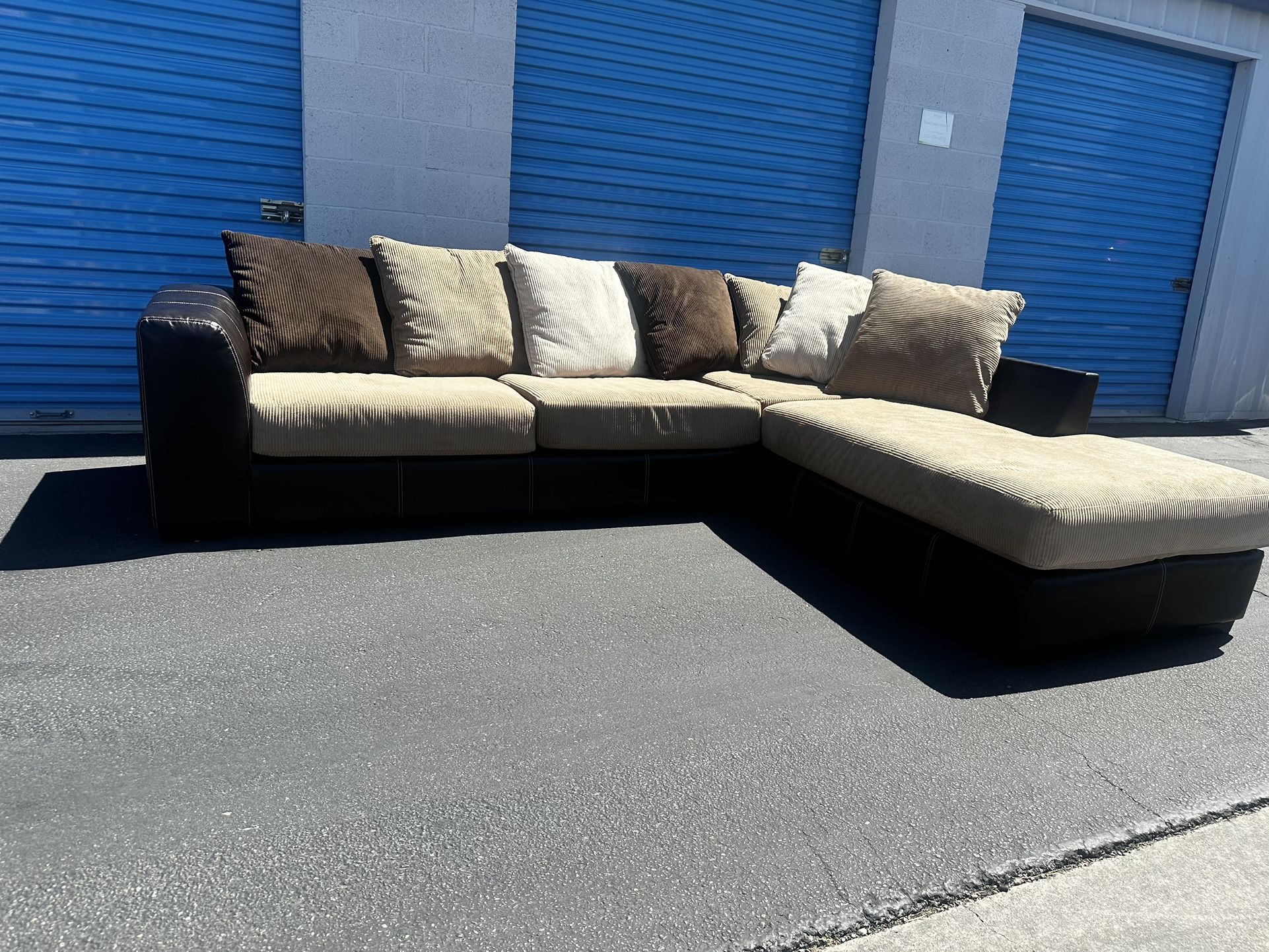 Tan Sectional Couch Free Delivery for Sale in Las Vegas, NV - OfferUp