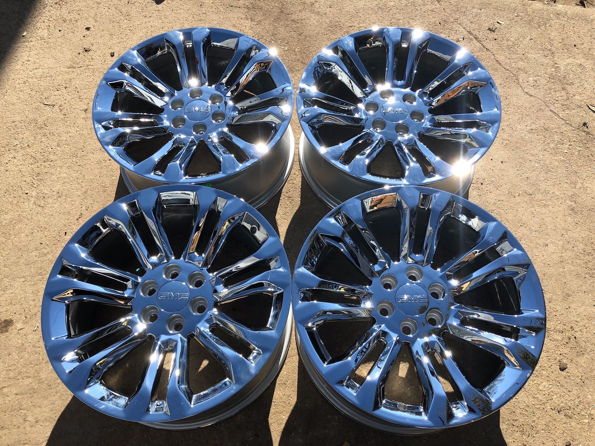 Like new 22” chrome Chevy GMC Rims 22 Crome Wheels 22s Rines Chevrolet ...