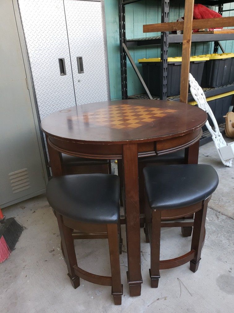 Super Cool TABLE AND CHAIRS ITS AVAILABLE for Sale in San Diego, CA ...