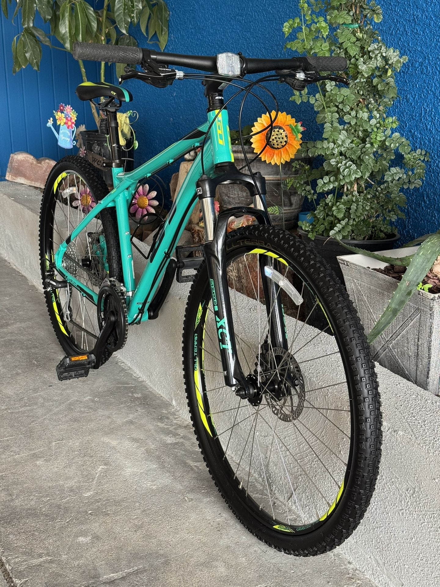 New!27.5 GT Laguna Pro mountain bike. for Sale in Las Vegas, NV - OfferUp