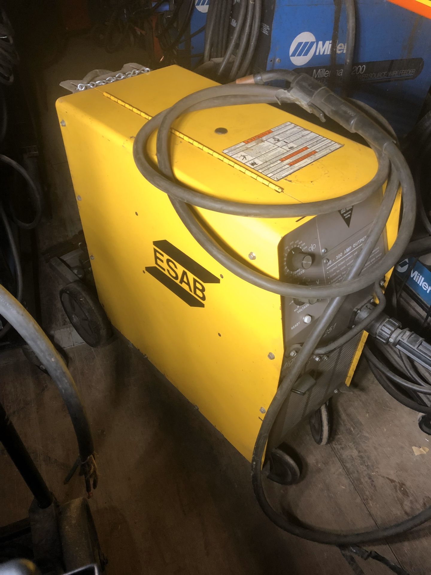 ESAB Migmaster 251 300 amp MiG welder like new for Sale in Perris, CA ...