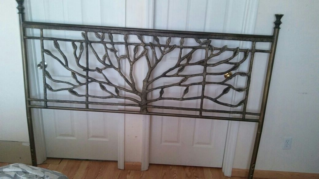 King size metal tree headboard for Sale in Kissimmee, FL - OfferUp