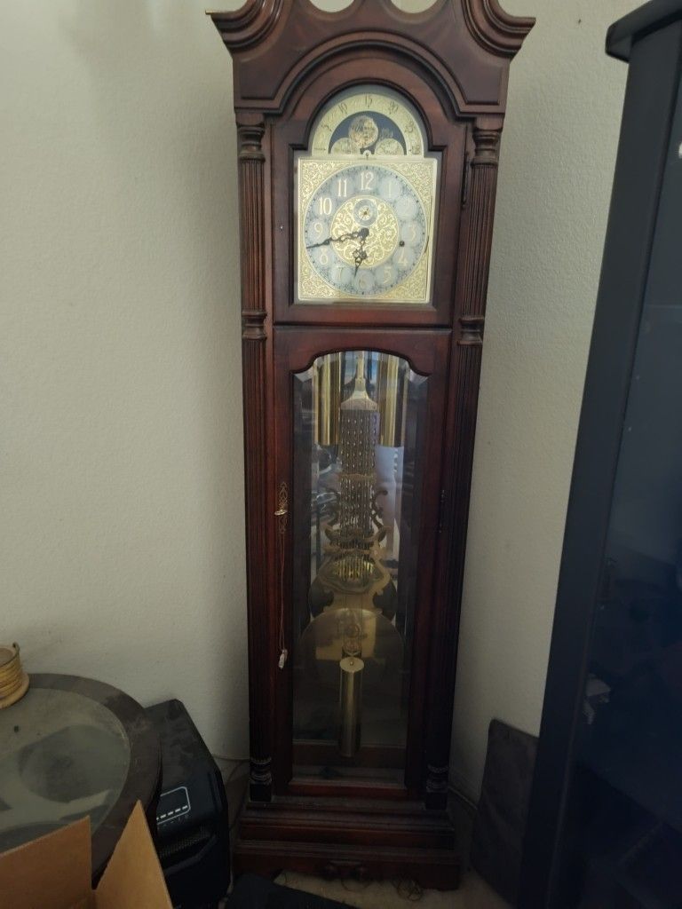 Antique Howard Miller Grandfather Clock for Sale in North Las Vegas, NV ...