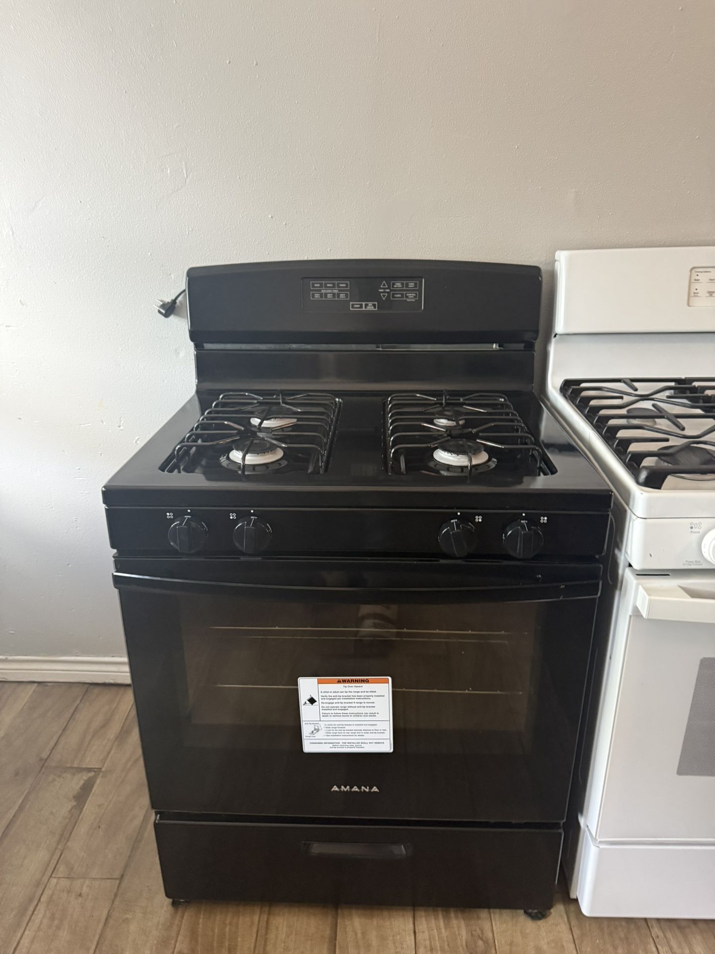 Stove Amana Gas Everything Working for Sale in Houston, TX - OfferUp