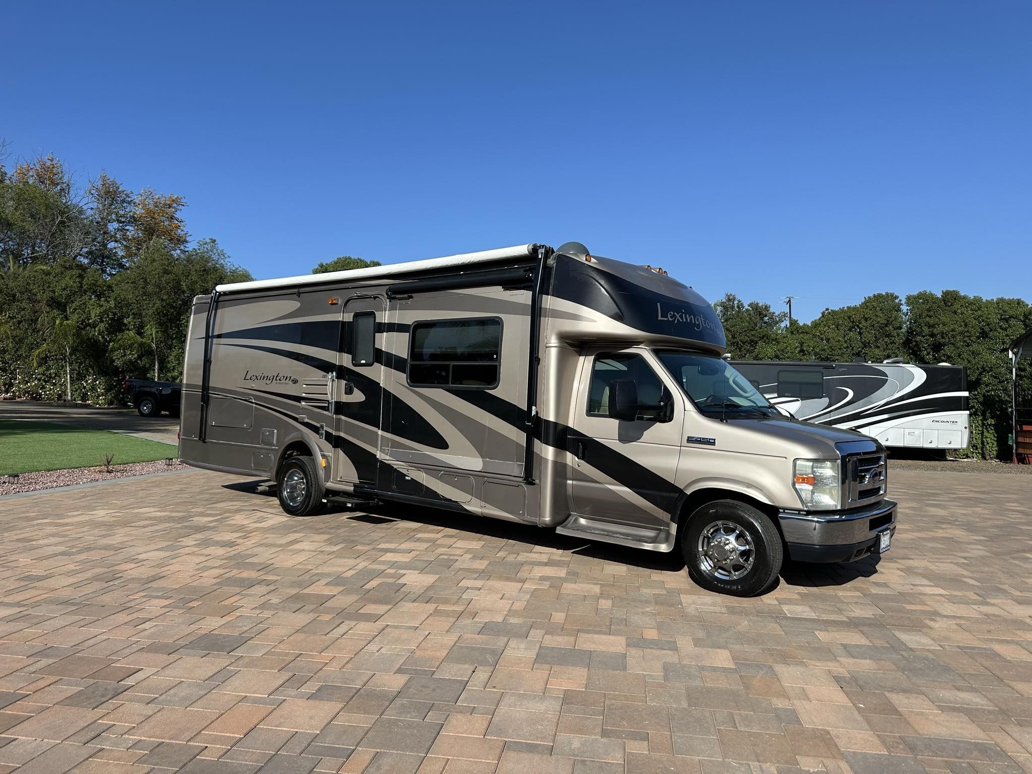 2010 Motorhome 3 Slide Outs for Sale in Valley Center, CA - OfferUp