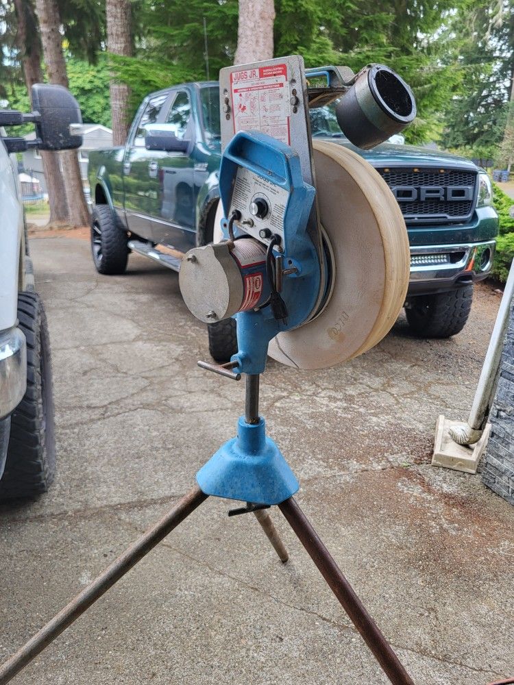 Jugs Jr Pitching Machine for Sale in Brady, WA - OfferUp