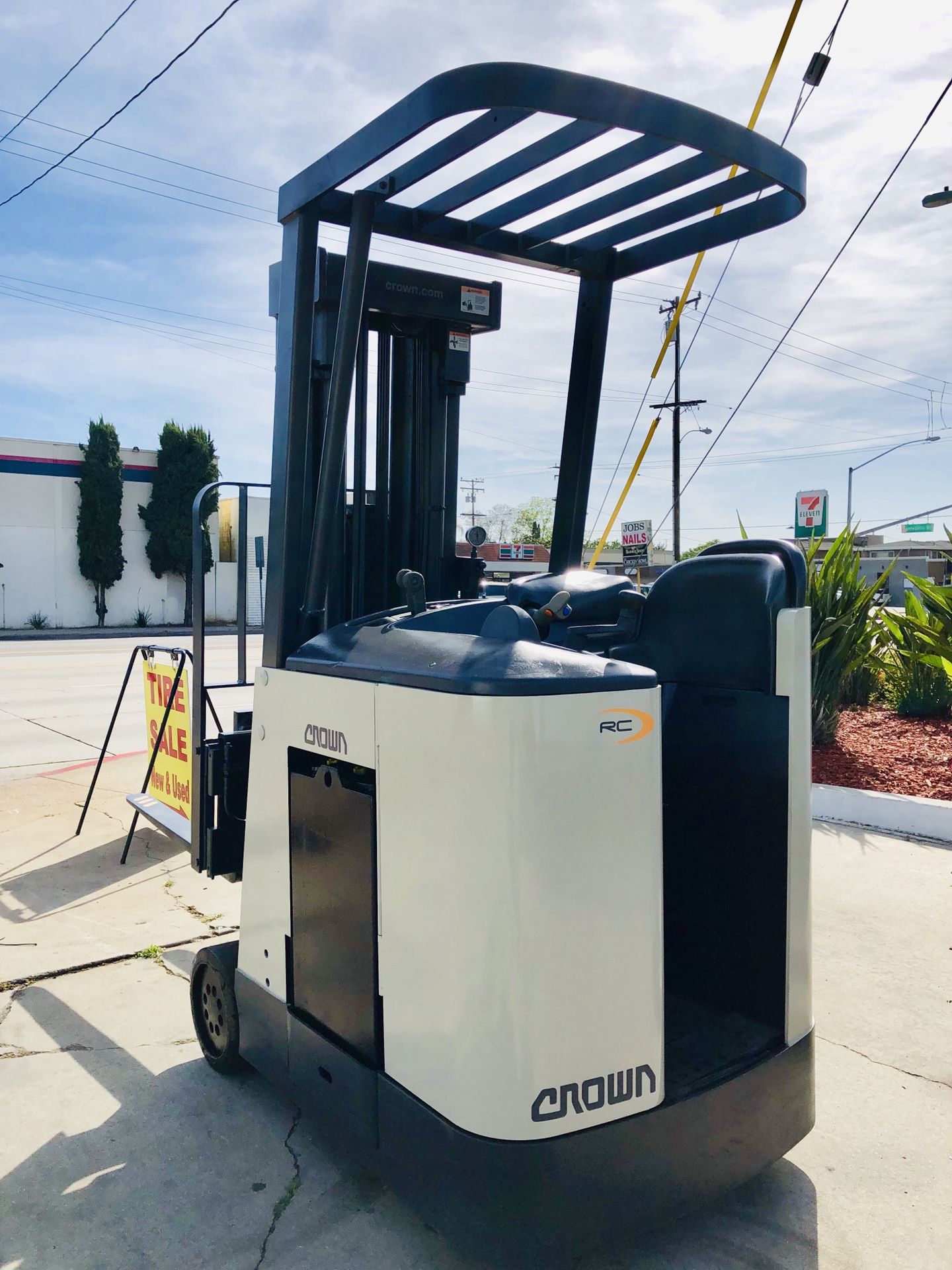 Forklift Crown Stand Up for Sale in Montebello, CA - OfferUp
