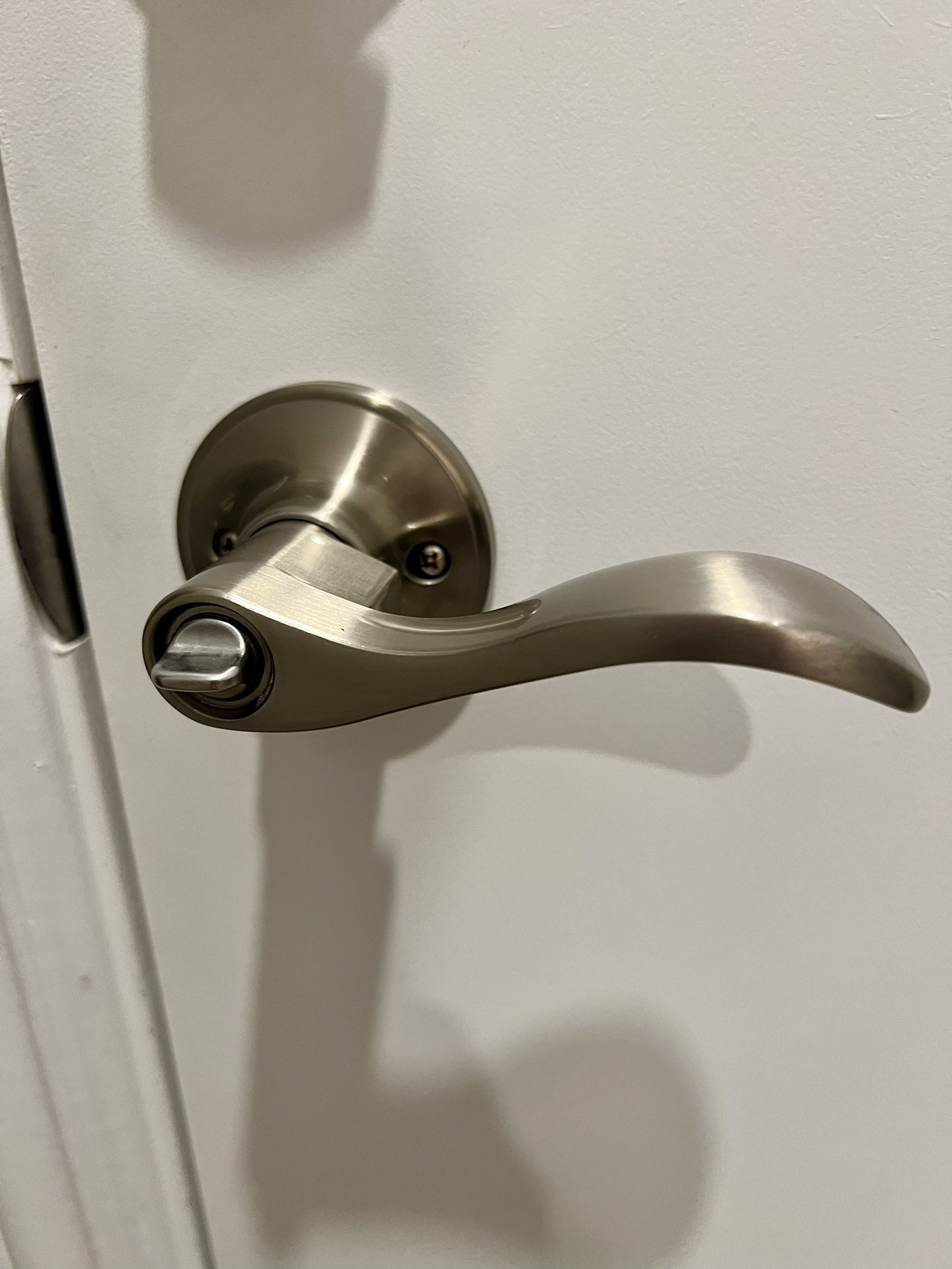 Set Of Wave Style Lever Door Handles With 4 Matching Door Hinges for ...