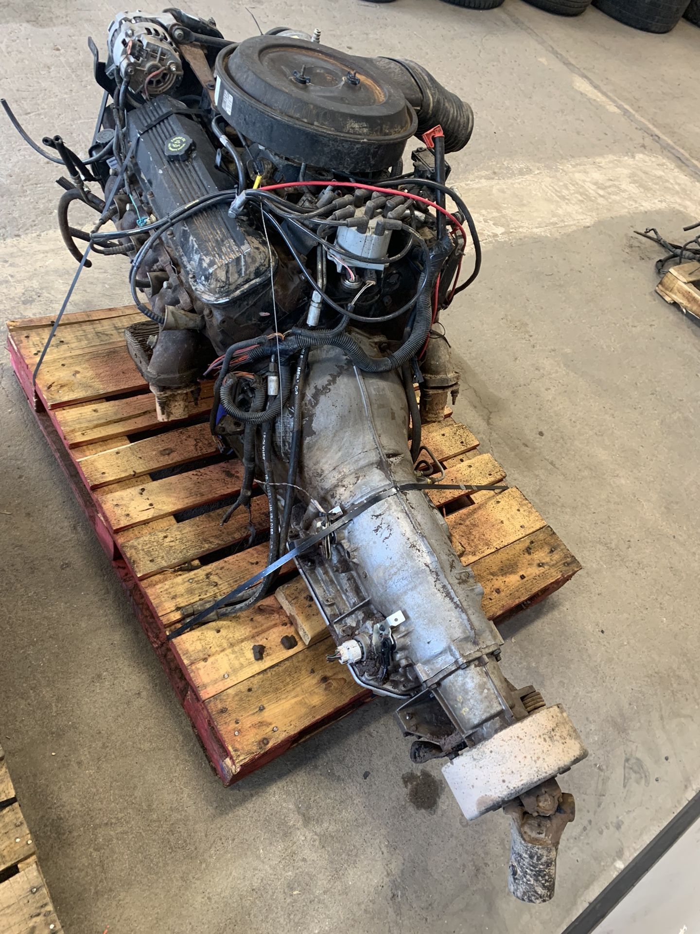 454 CHEVY ENGINE AND TRANS for Sale in Gilbert, AZ - OfferUp