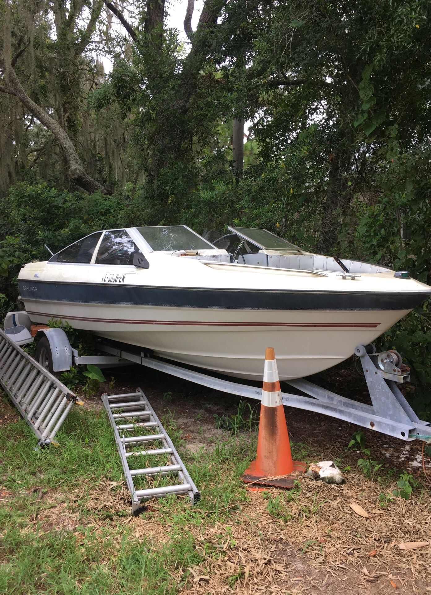 86 19ft bayliner with 125 force for Sale in Spring Hill, FL - OfferUp