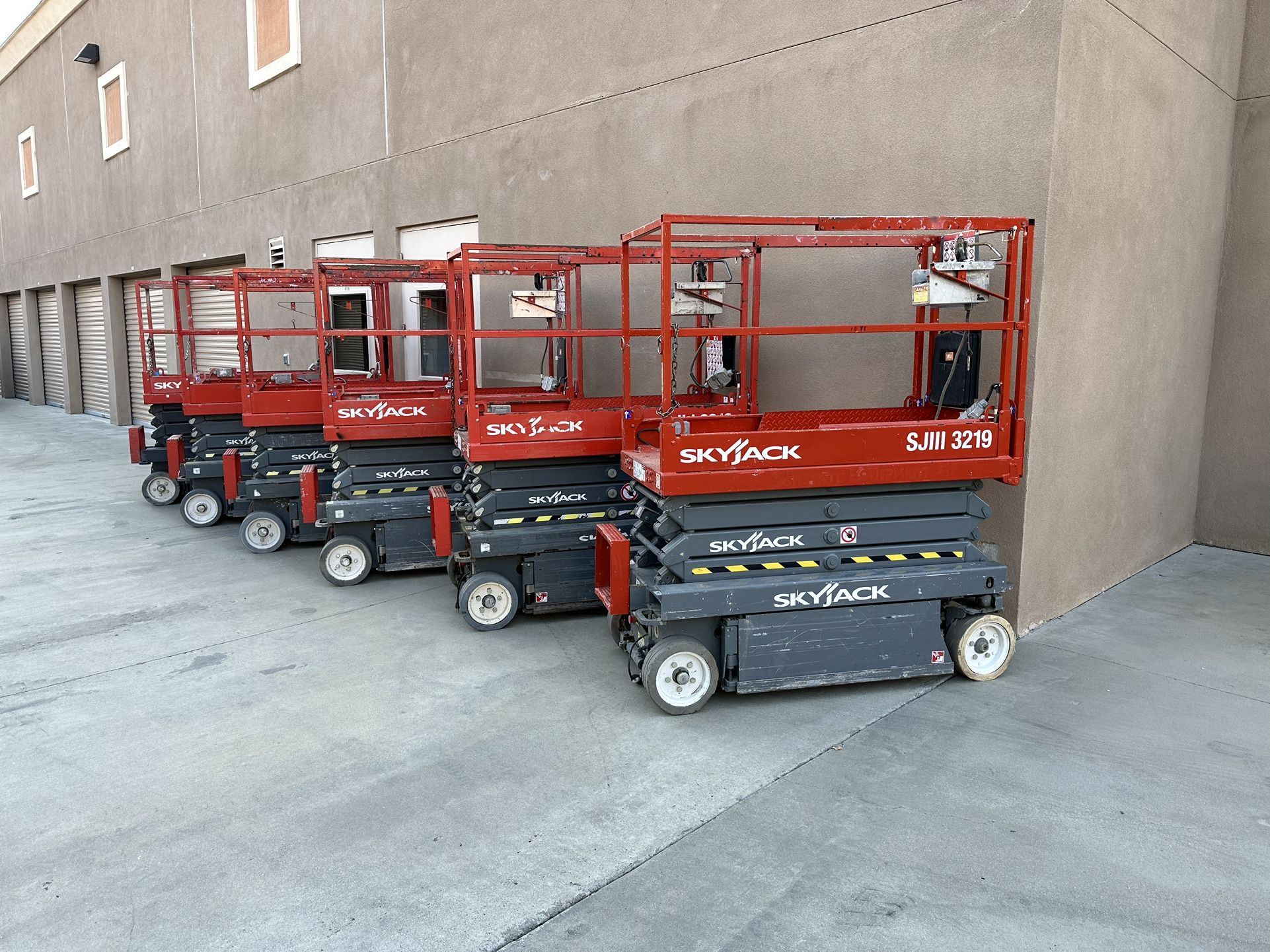 SCISSOR LIFTS & SINGLE MAN LIFTS for Sale in Garden Grove, CA - OfferUp