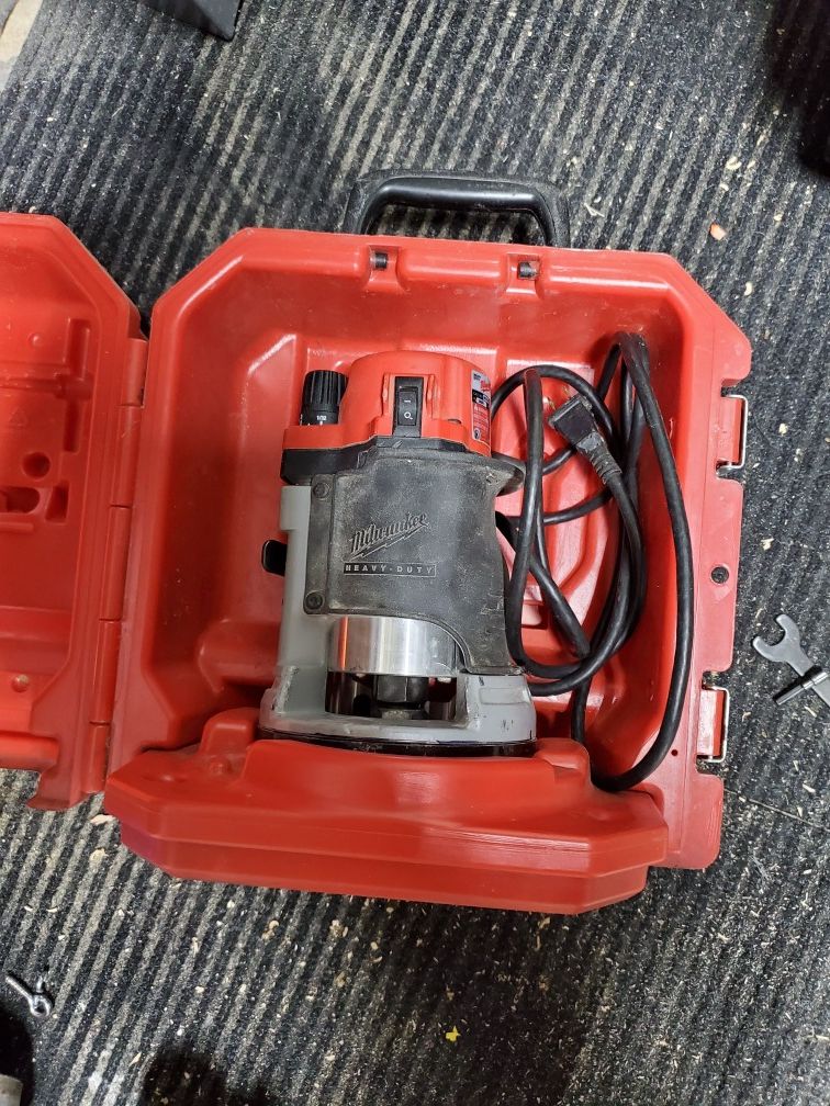 MILWAUKEE HD ROUTER + ROUTER TABLE TOP for Sale in Kent, WA - OfferUp