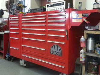 Large Mac MB1700 tool box. Very weel cared for in a 1 man shop. Has a 8 ...