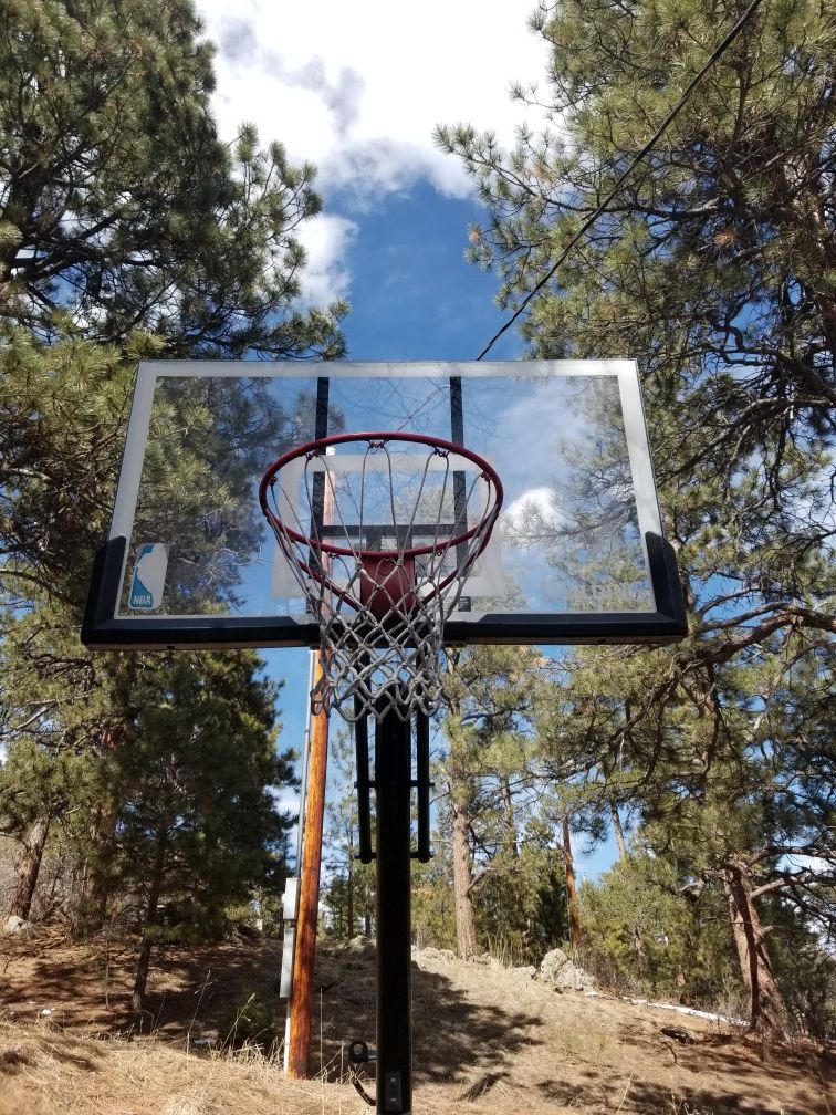 Spalding 10 foot tall basketball hoop for Sale in Morrison, CO - OfferUp