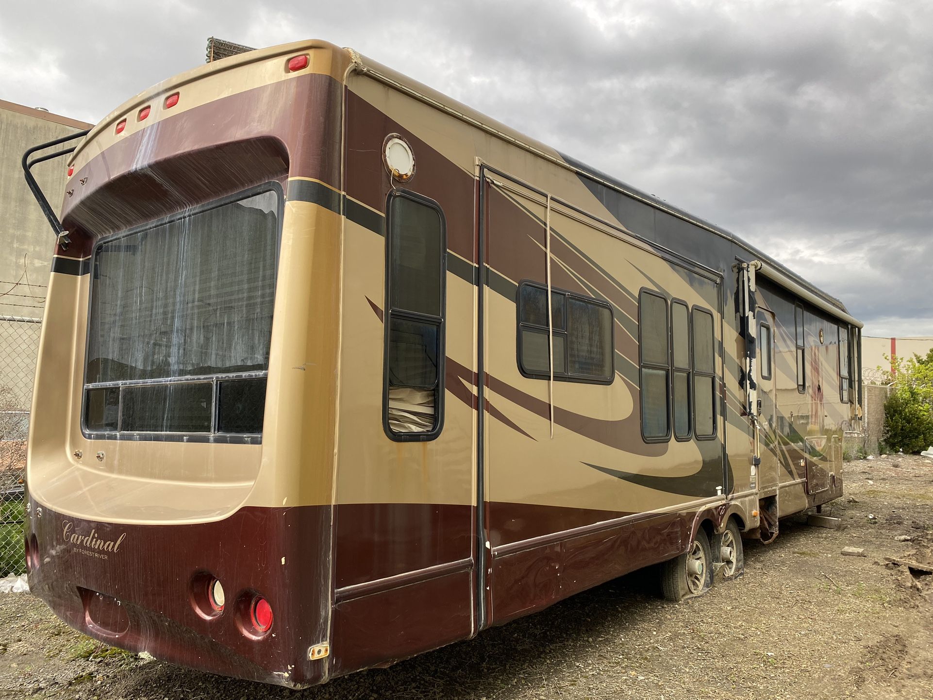 2010 Forest River, Cardinal, 5Th Wheel 35’ for Sale in San Francisco ...