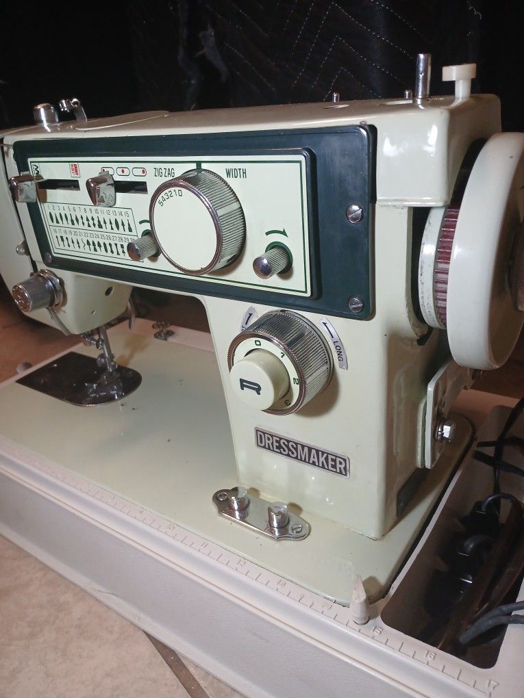 Dressmaker Sewing Machine - zig zag S8000 for Sale in Phoenix, AZ - OfferUp