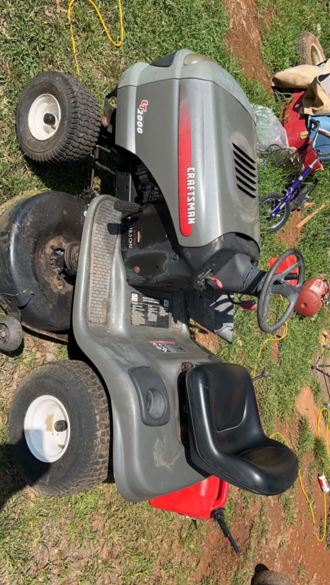 Craftsman Lt2000 for Sale in Yadkinville, NC - OfferUp
