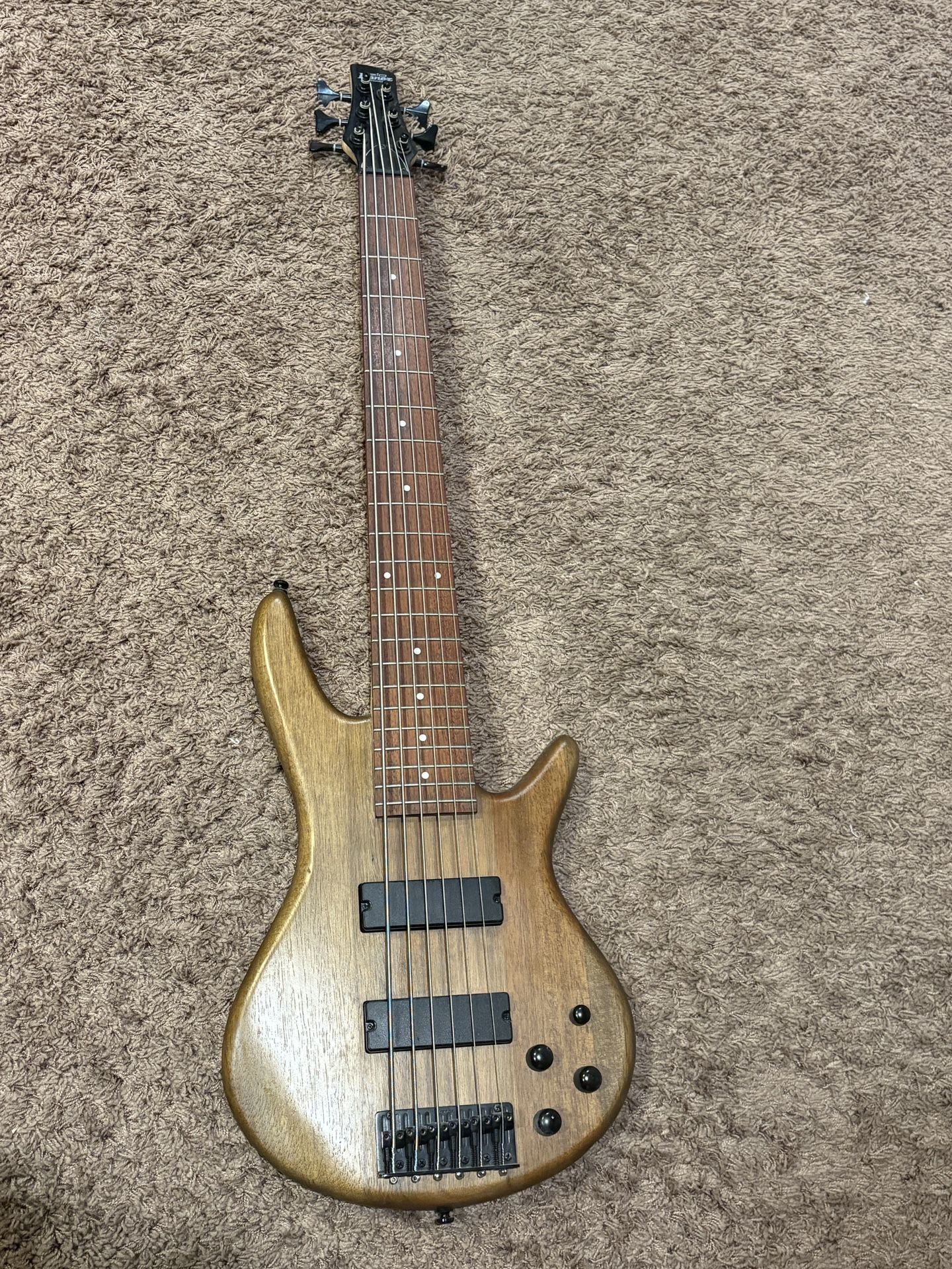 6 String Bass Guitar for Sale in Rancho Cucamonga, CA - OfferUp