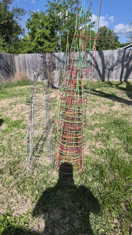Tomato Vine Cages for Sale in Houston, TX - OfferUp