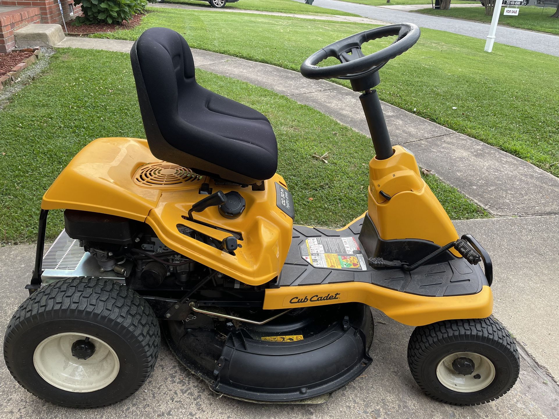 Cub Cadet 30 HP Briggs Stratton Engine Hydrostatic Drive, 51% OFF