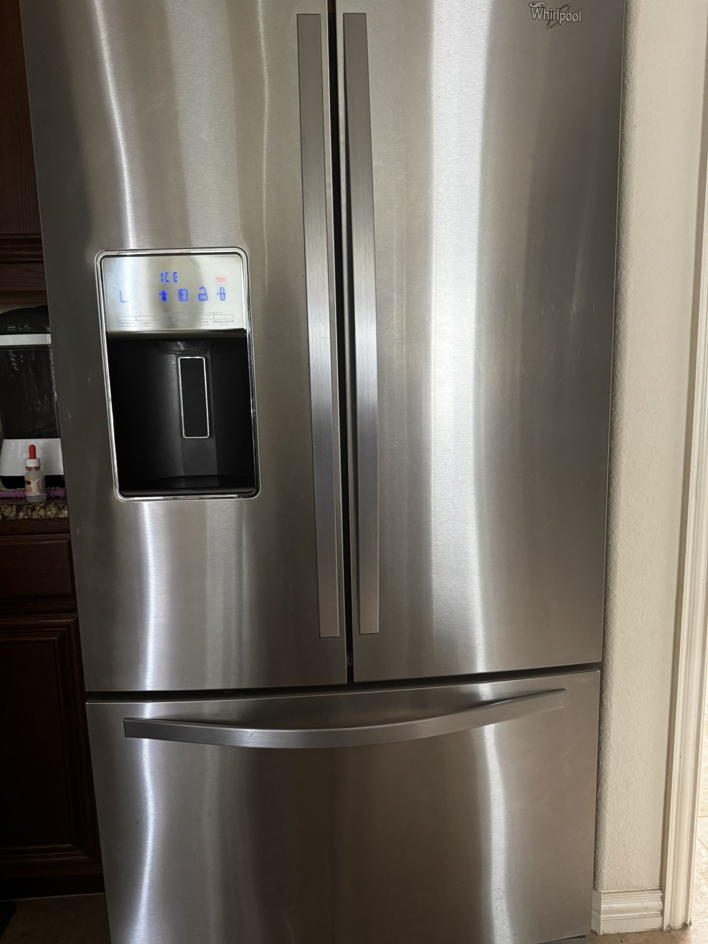 Whirlpool Refrigerator for Sale in Cedar Hill, TX - OfferUp