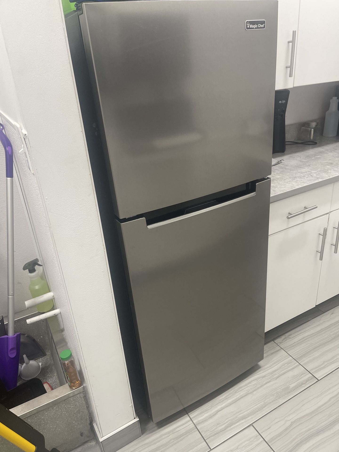 Magic Chef Refrigerator for Sale in Oak Park, IL - OfferUp