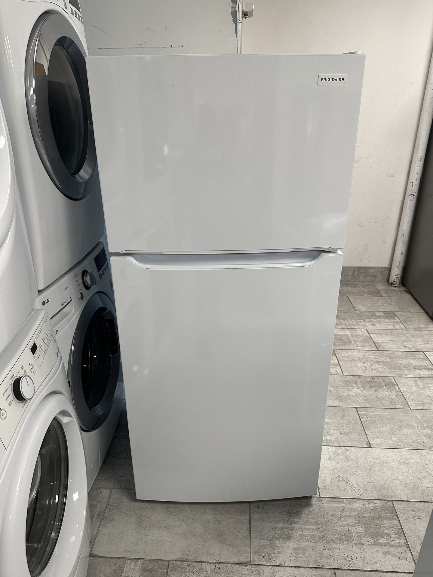 Frigidaire 18.3 Cu.ft Top Load Freezer Refrigerator In White for Sale ...
