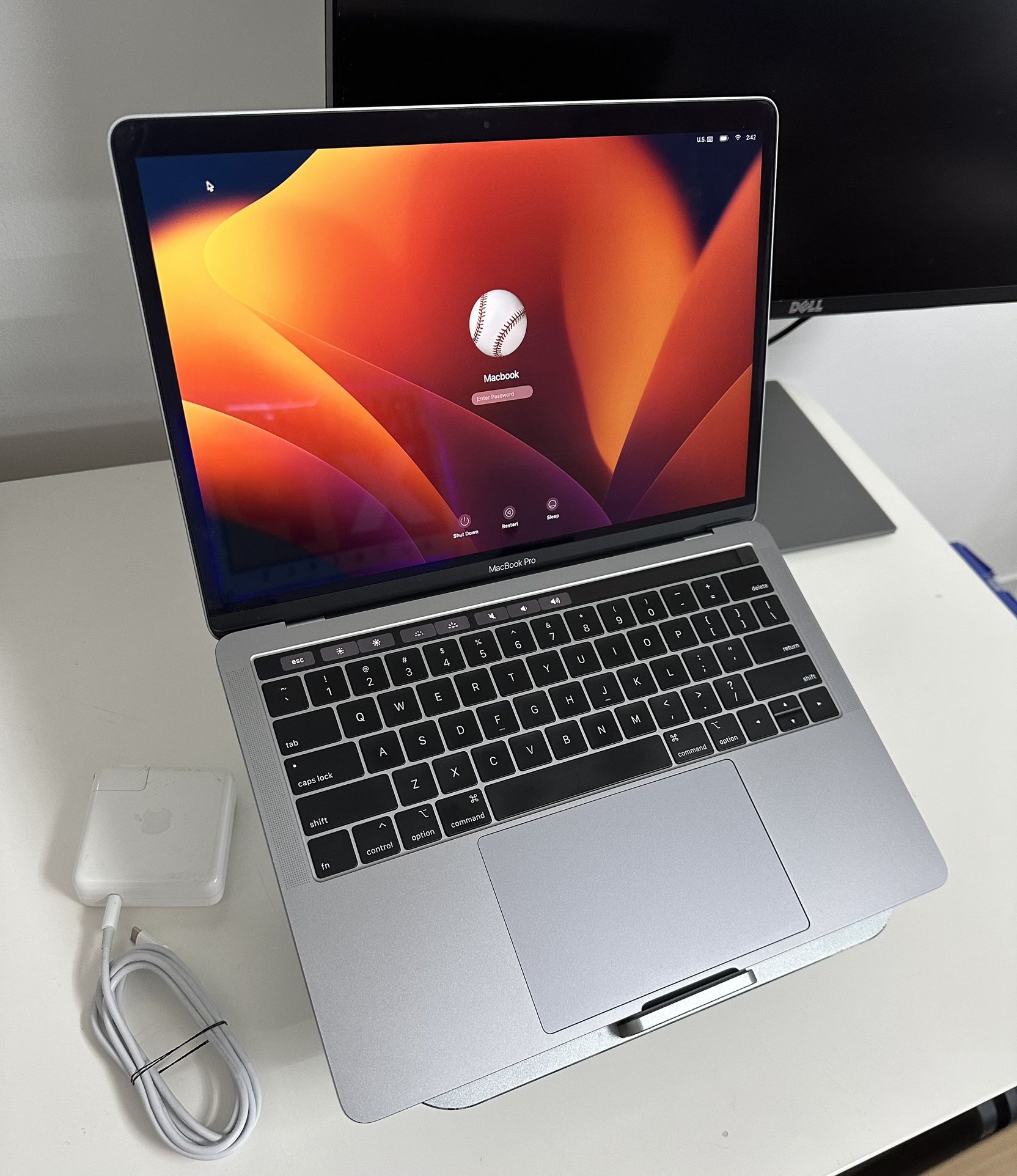 MacBook Pro 13 2019 Core I7 8gb 256gb 119 Cycles for Sale in North ...