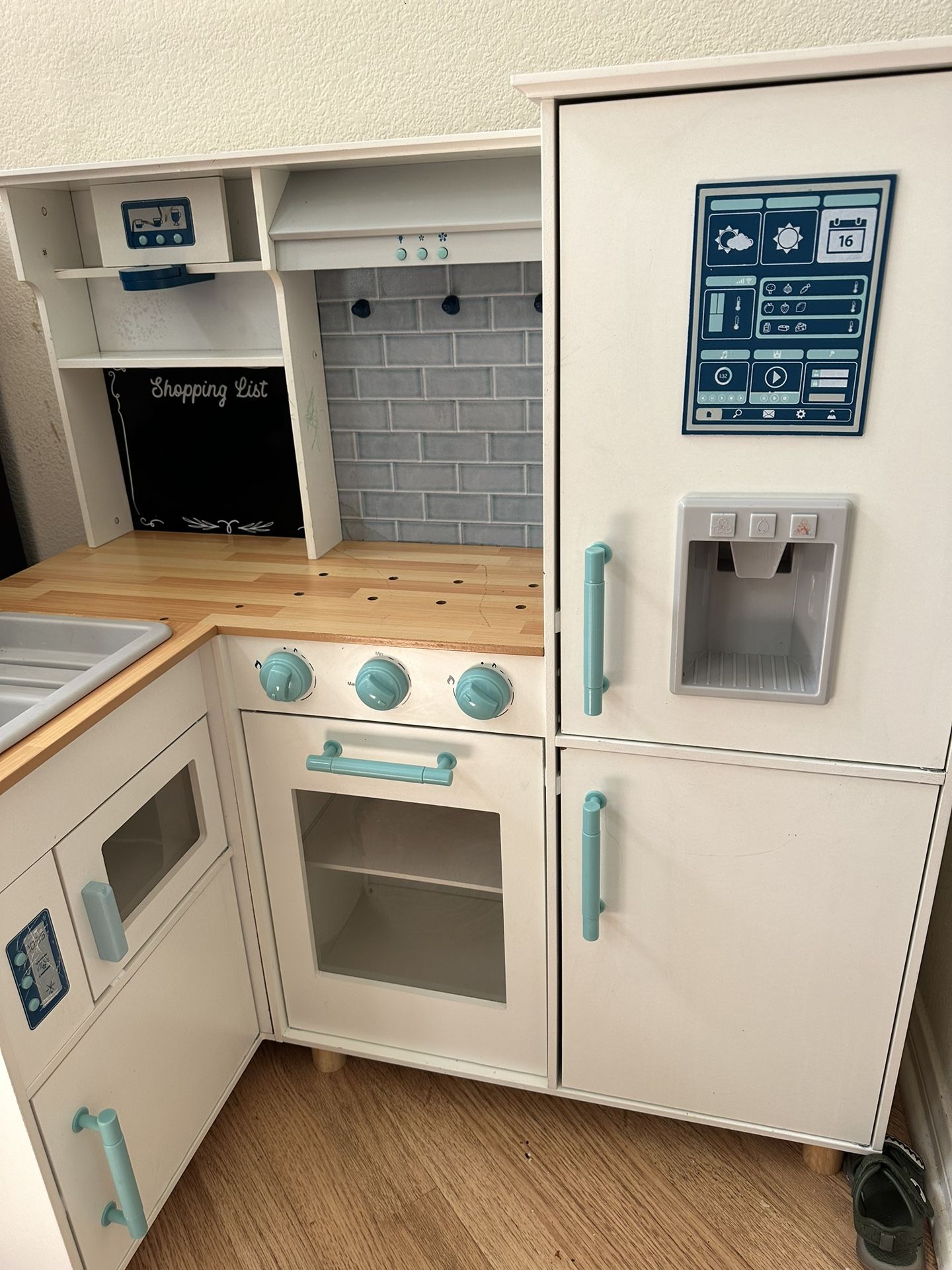Deluxe Wooden Kitchen Play Center for Sale in El Cajon, CA - OfferUp