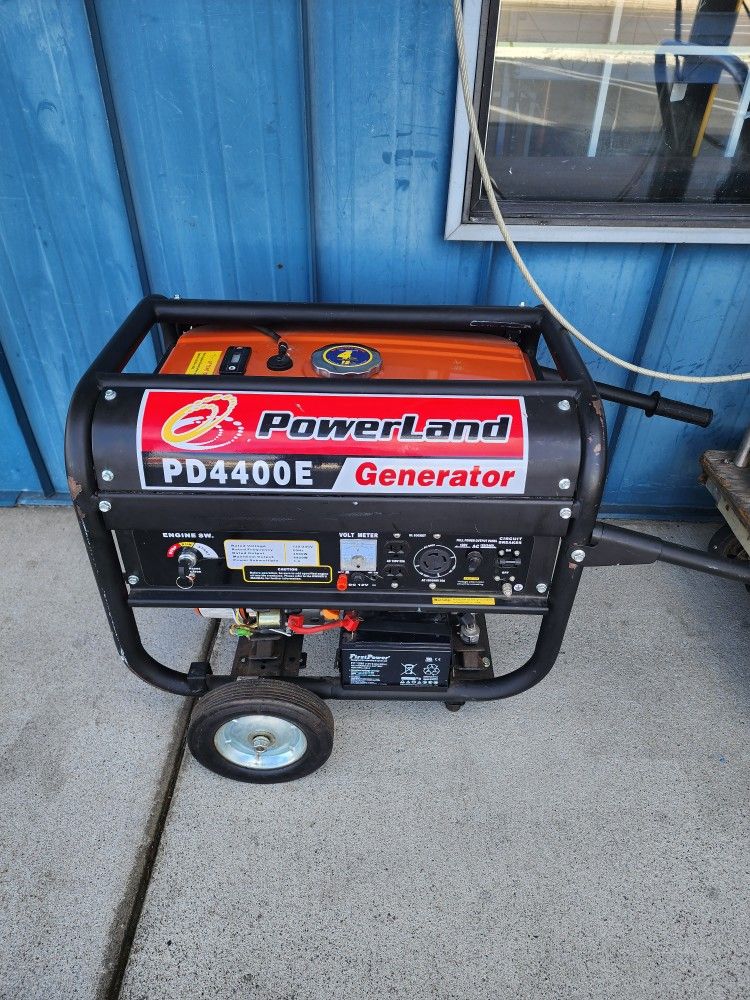 Powerland PD4400E Gas Genorator Like New for Sale in Salem, OR - OfferUp