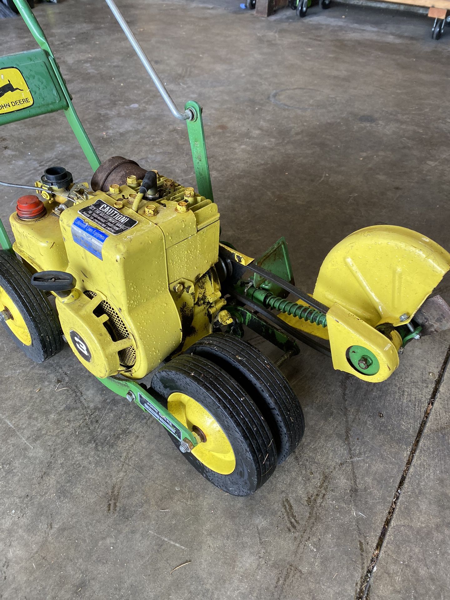 John Deere Lawn Edger Vintage M003G Model. for Sale in Tacoma, WA - OfferUp
