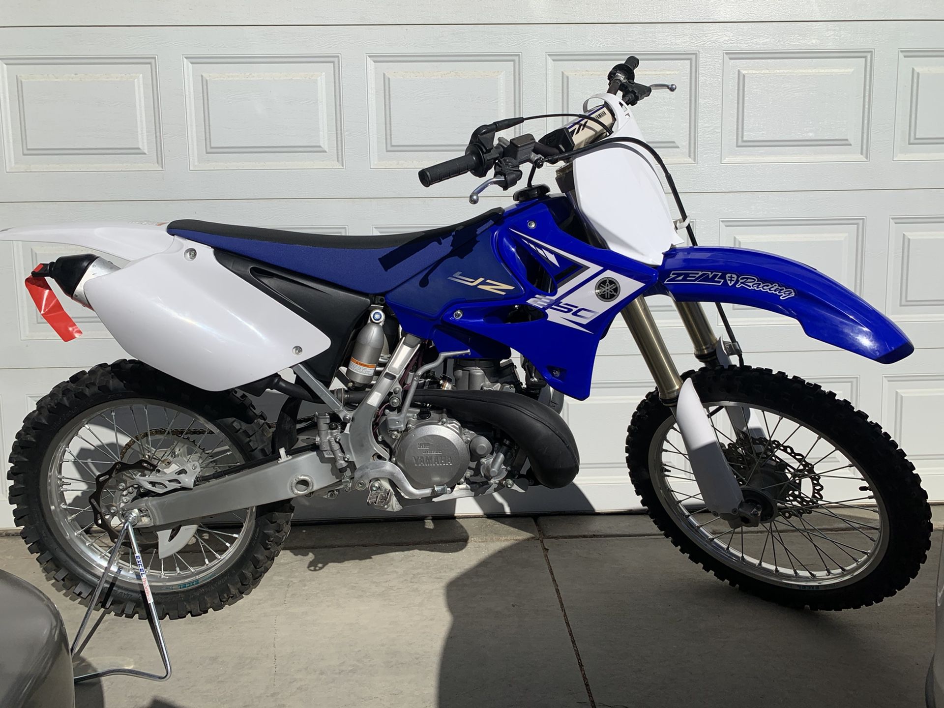 Yz250 Yamaha 2 stroke dirt bike (Extremely Clean) Yz 250 for Sale in ...