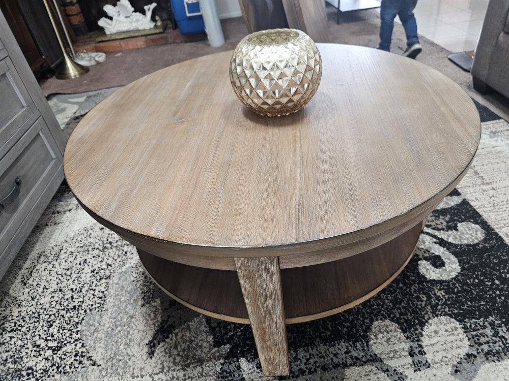 Lane Home Furnishings Tustin Round Cocktail Table for Sale in Fountain ...