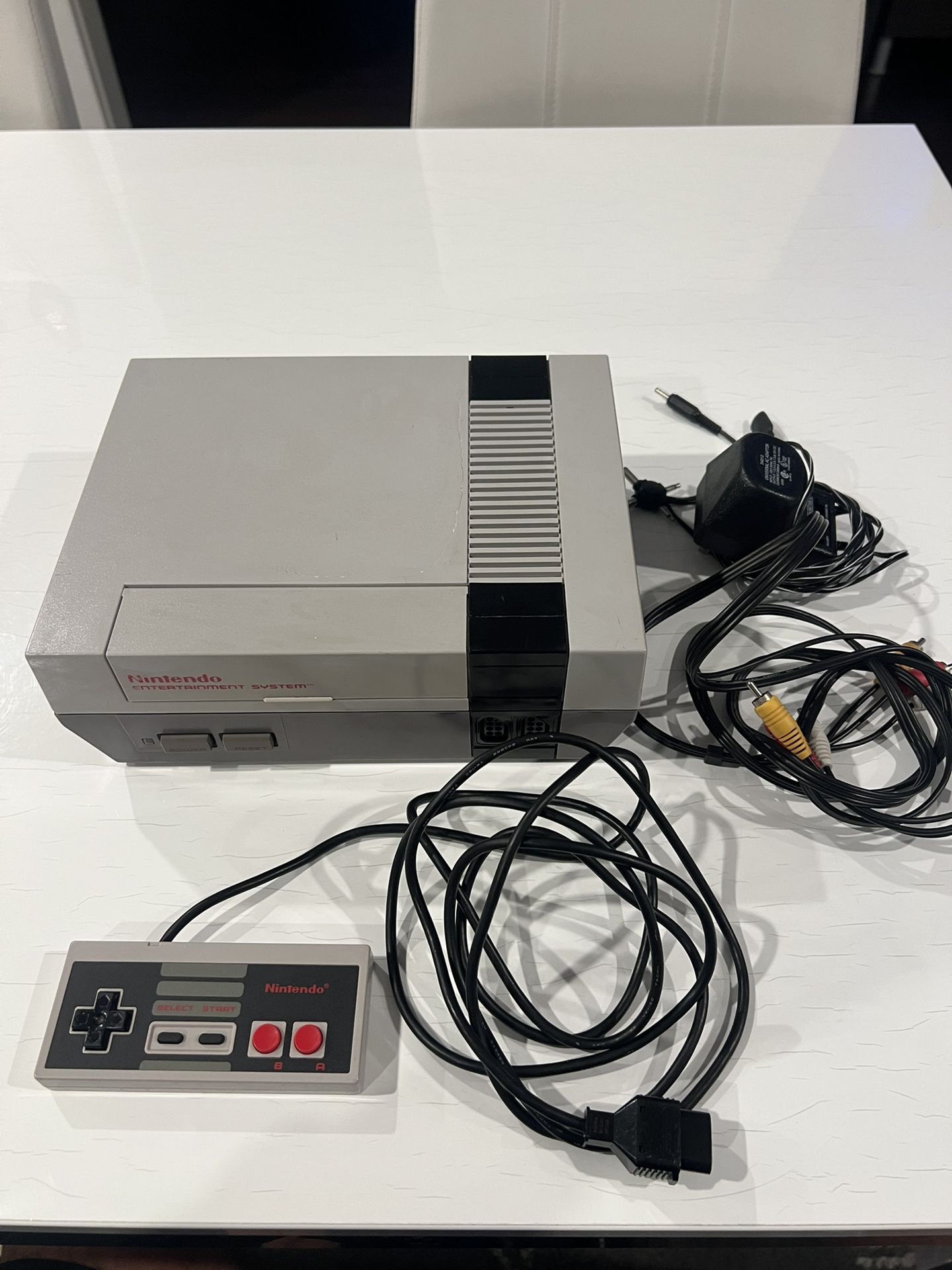 Nintendo Entertainment System NES Complete With 1 Controller And Cables ...