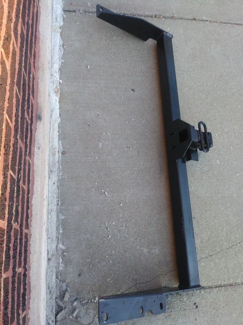 CURT 13563 Class 3 Trailer Hitch, 2-Inch Receiver, Nissan Quest for ...