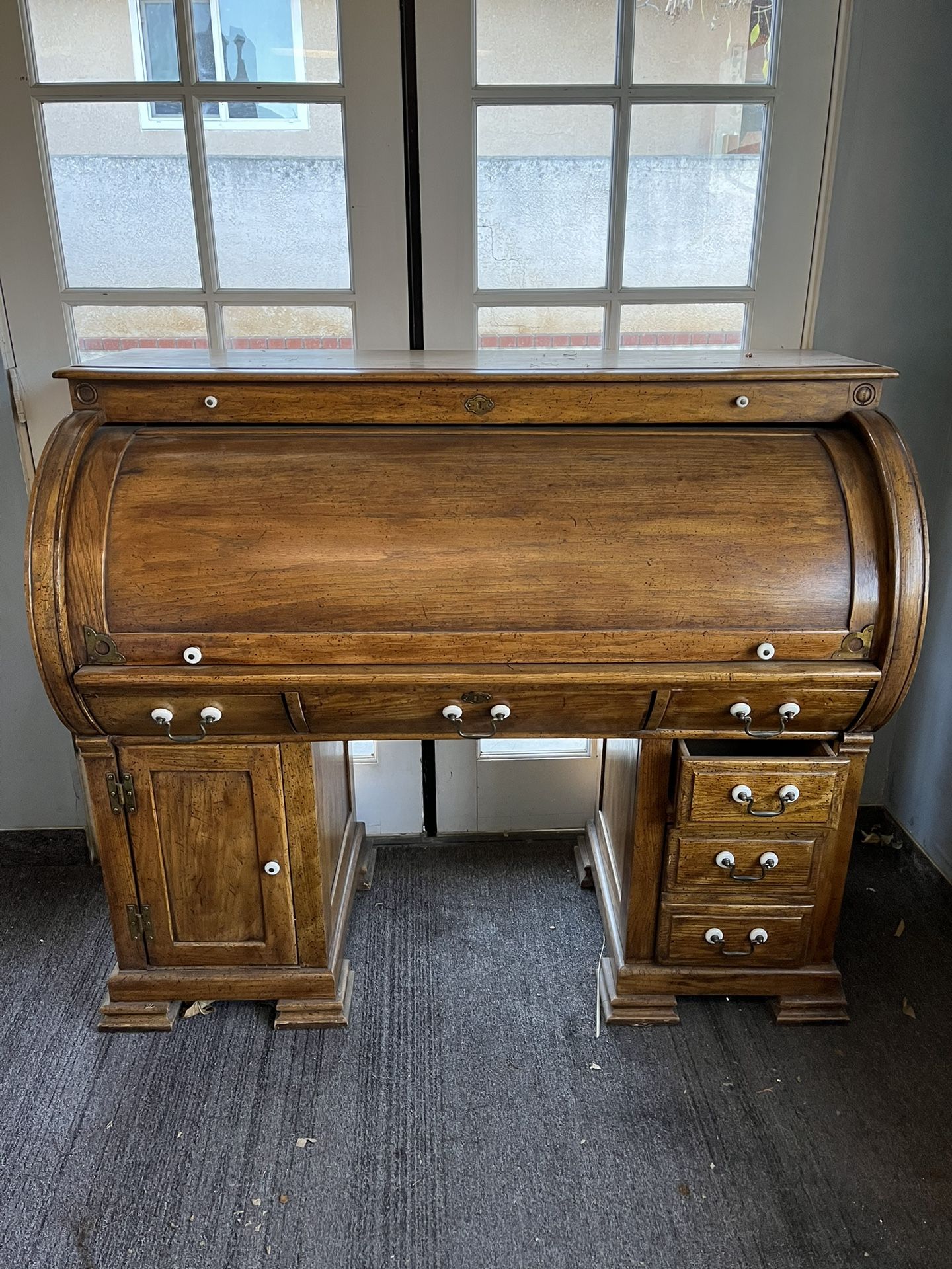 Curio & Roll Top Desk for Sale in Oak Glen, CA - OfferUp