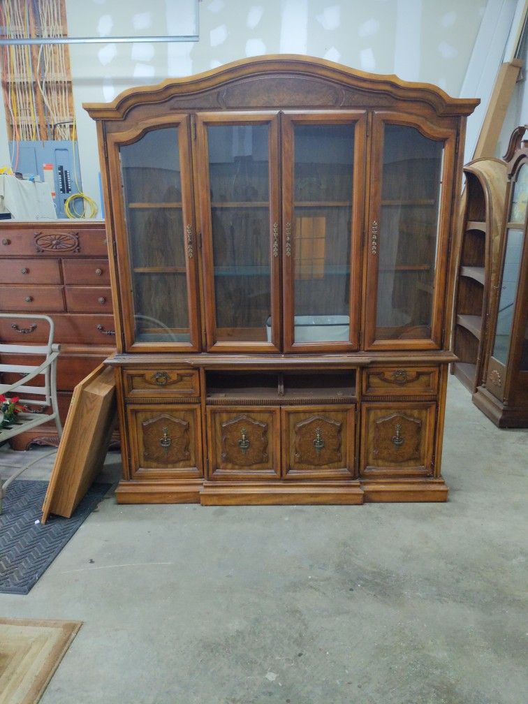 Lighted 2 Piece China Cabinet for Sale in Lusby MD OfferUp