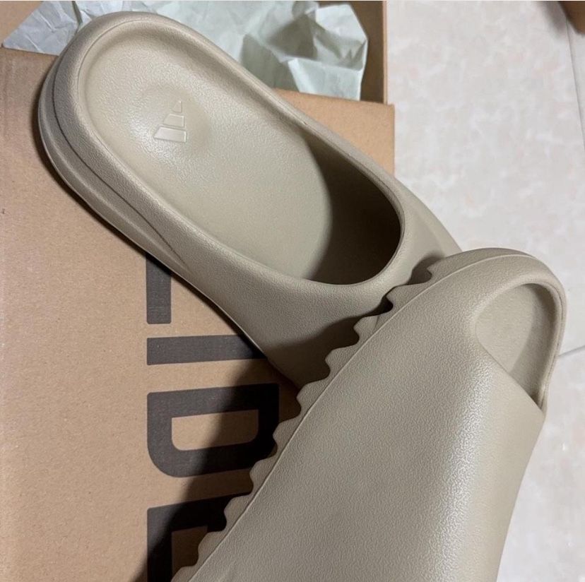 YEEZY SLIDE BONE COLORWAY for Sale in New York, NY - OfferUp