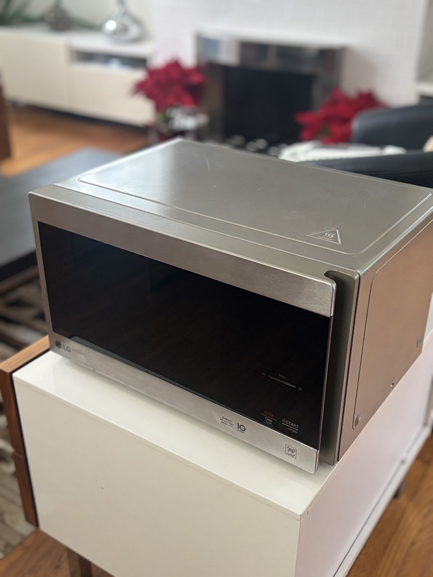 LG Stainless Steel Countertop Microwave – Smart Inverter – Excellent ...