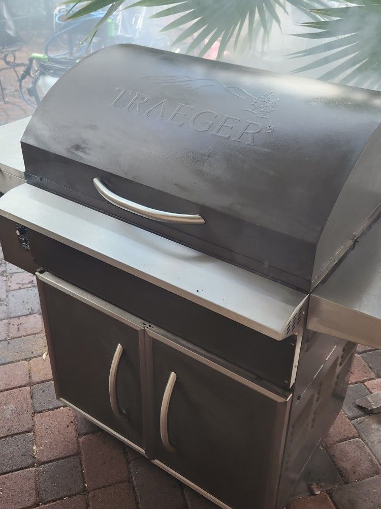 Traeger Select Elite Pellet Grill for Sale in San Diego, CA - OfferUp
