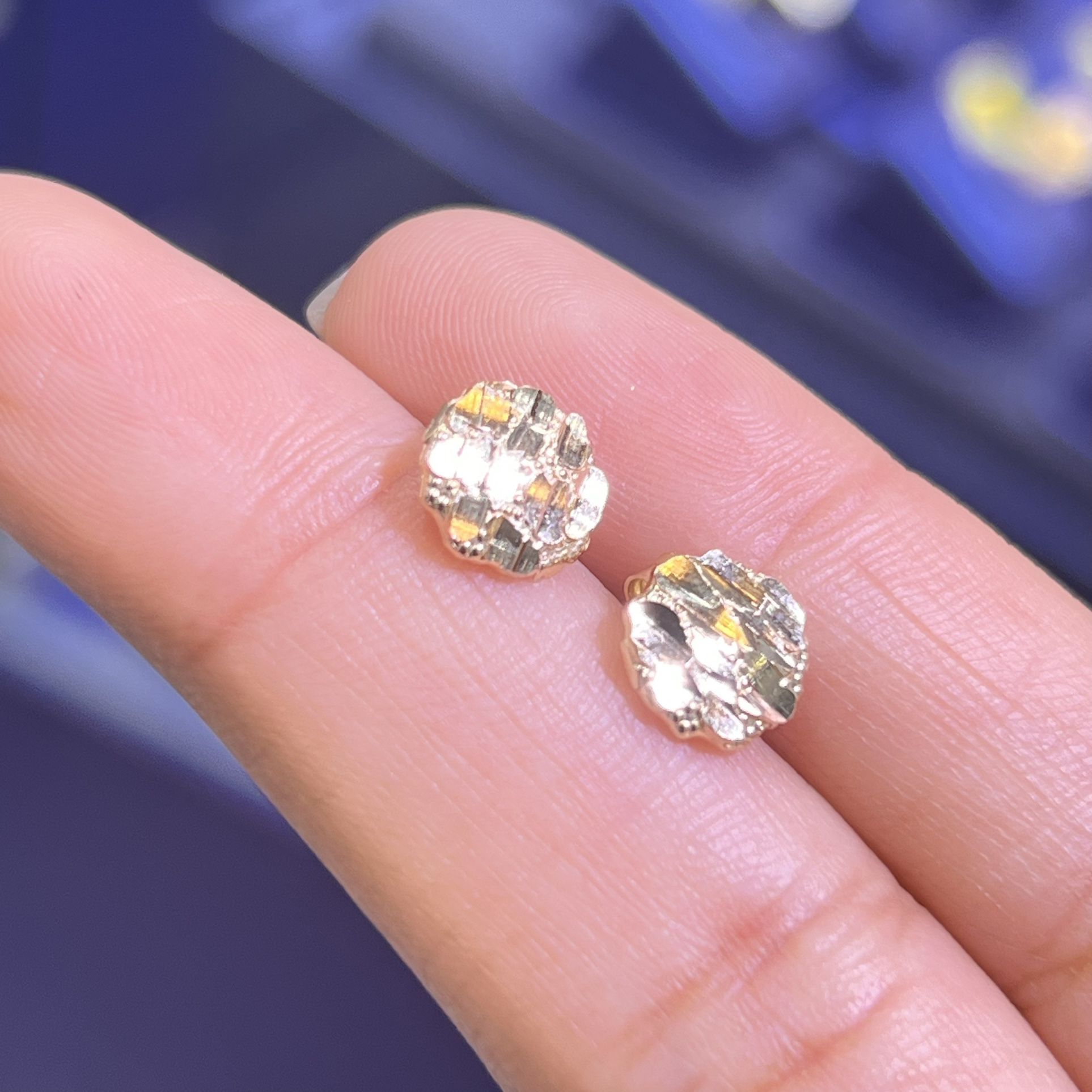 Gold Circle Nugget Earrings for Sale in Las Vegas, NV - OfferUp