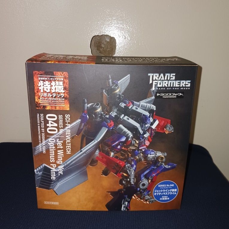 Revoltech Transformers Shockwave