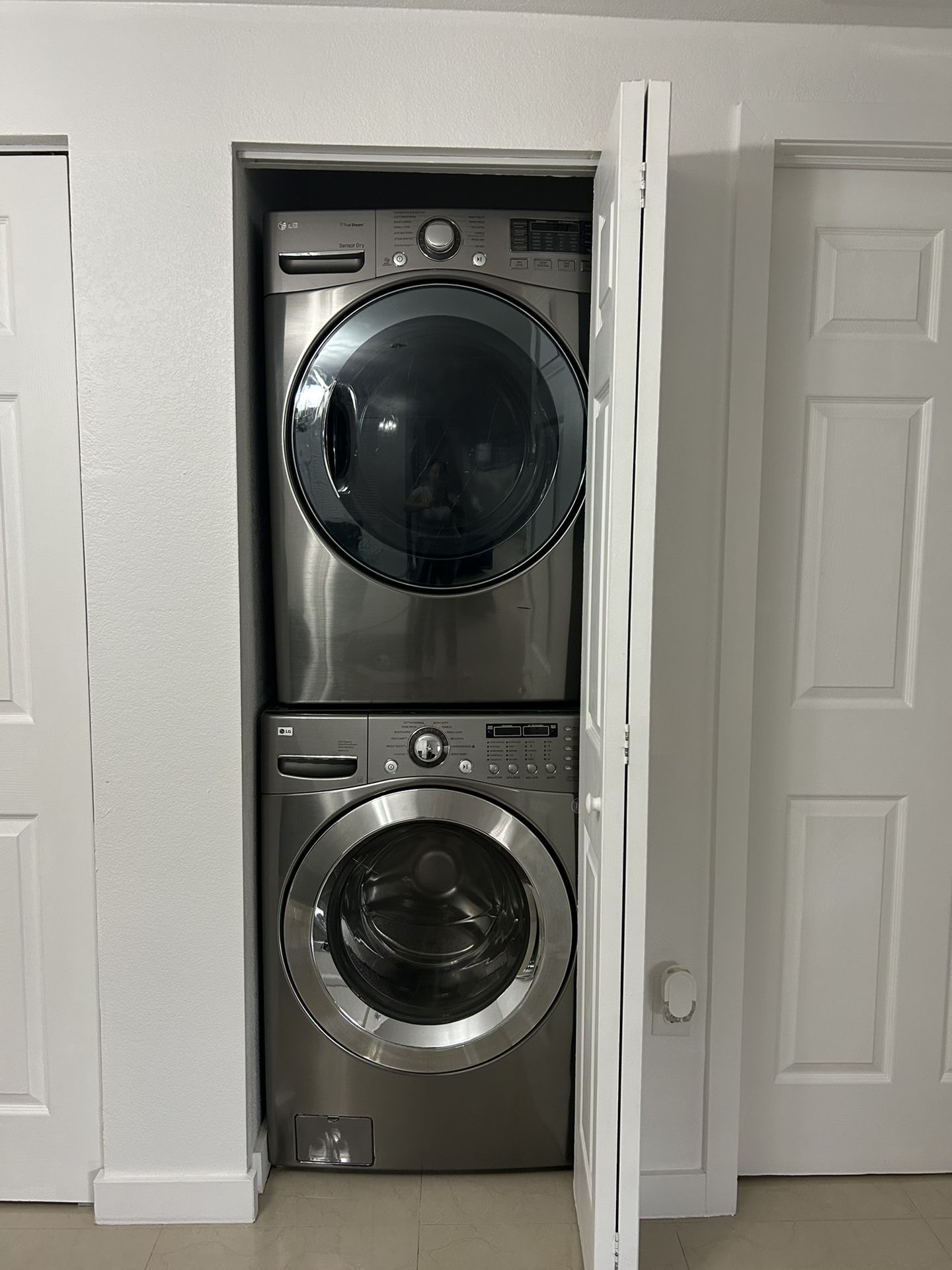 Free Washer And Dryer PLEASE READ THE DESCRIPTION for Sale in Miami, FL ...