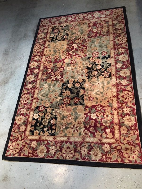 5x8 Beautiful wool rug for Sale in Black Diamond, WA - OfferUp