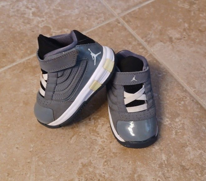Jordan Big UPS Cool Grey Toddler's Sz.5c for Sale in Addis, LA - OfferUp