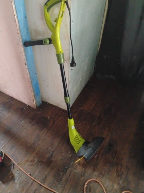 Sun Joe Hand Held Lawn Edger for Sale in Tacoma, WA - OfferUp