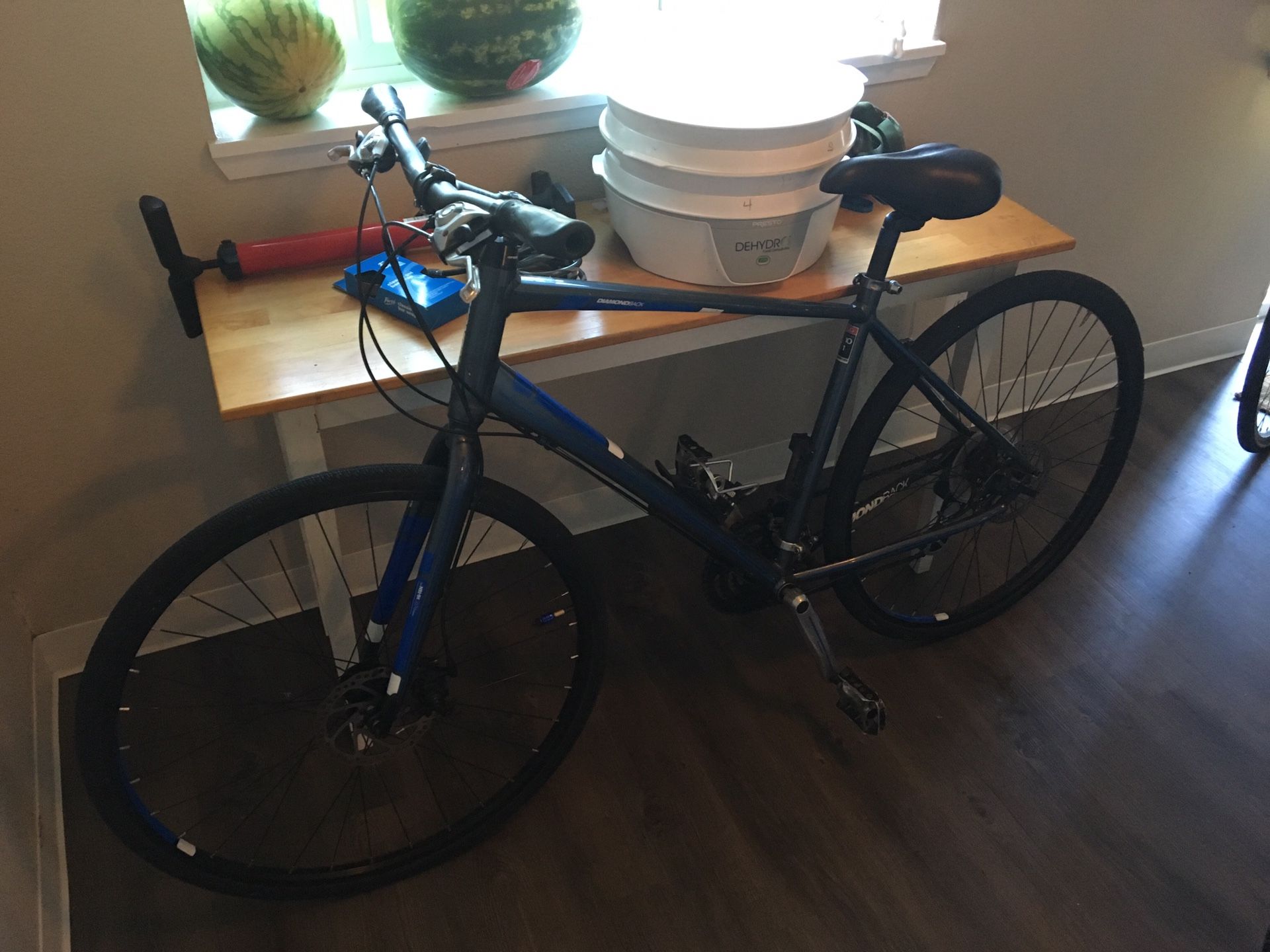 2016 DiamondBack Insight 2 Disc Hybrid Bike 22inch Frame 55cm for Sale ...