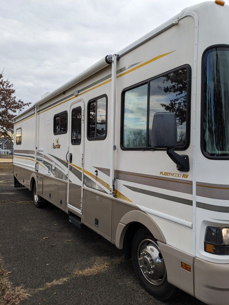 2002 Ford Fleetwood bounder for Sale in East Brunswick, NJ - OfferUp